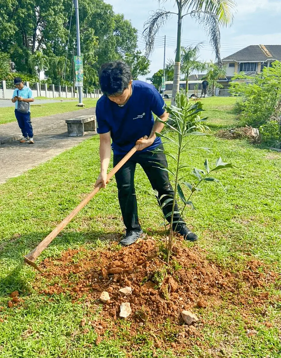 Rotary Interact Club Planting Trees | Rotary Club Of Kuching Unity City
